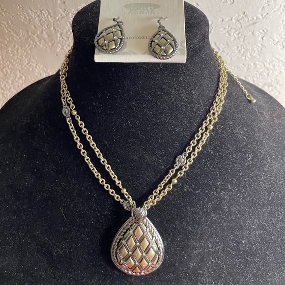 icon Collection | Jewelry | New Icon Collection Necklace Earrings Set ...